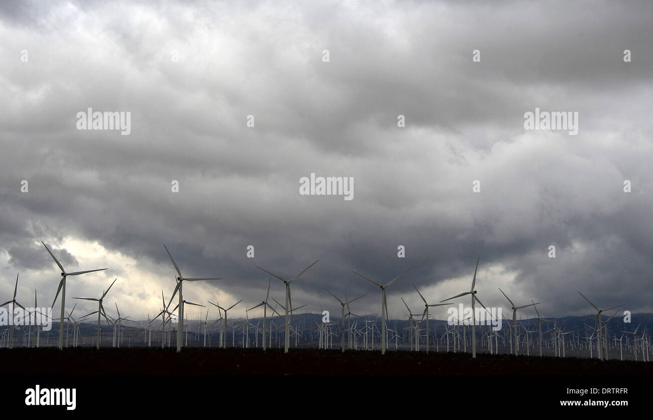 Dust storm in mojave desert hi-res stock photography and images - Alamy