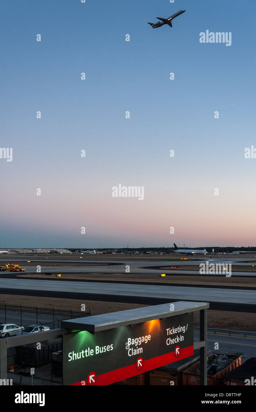 Atlanta airport baggage claim hi-res stock photography and images - Alamy