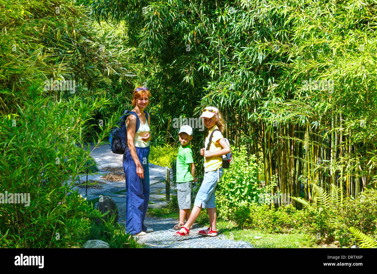 Grove family hi-res stock photography and images - Alamy