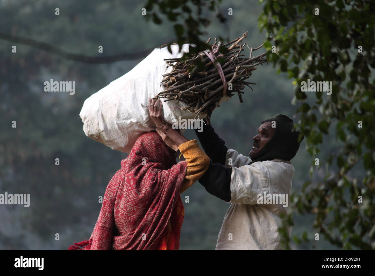 Poor old woman hi-res stock photography and images - Alamy