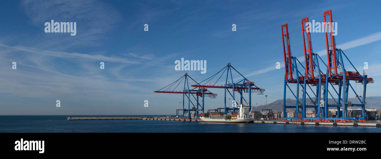 Dockside cranes hi-res stock photography and images - Alamy
