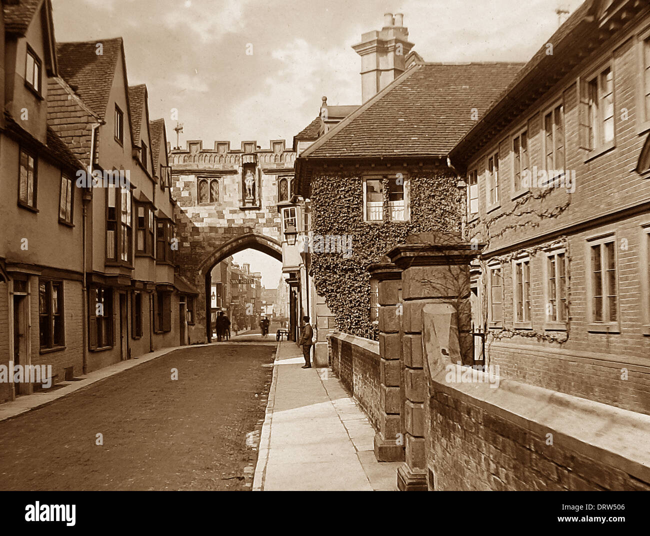 High street victorian period hi-res stock photography and images - Alamy