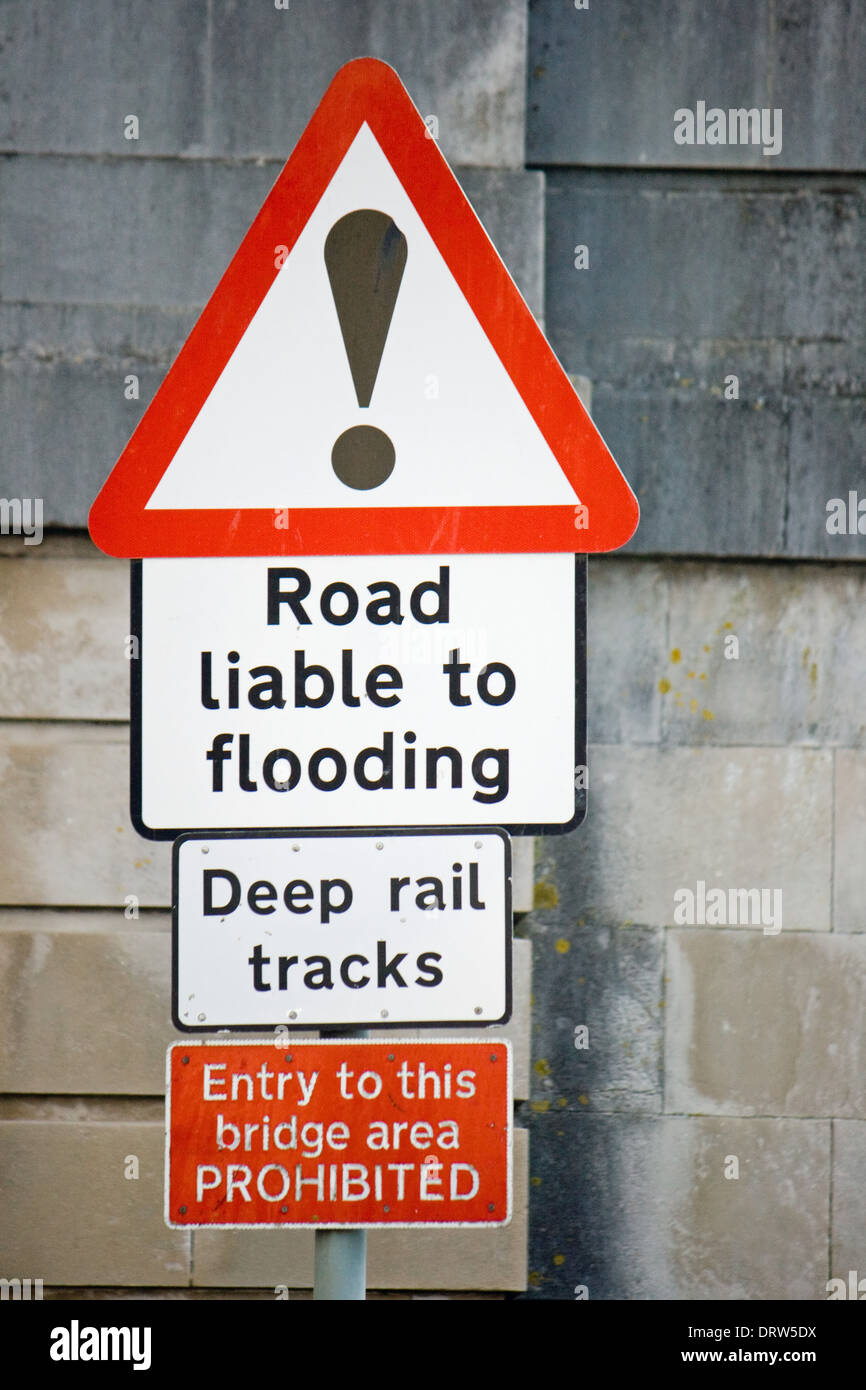 Flood warning road signs hi-res stock photography and images - Alamy