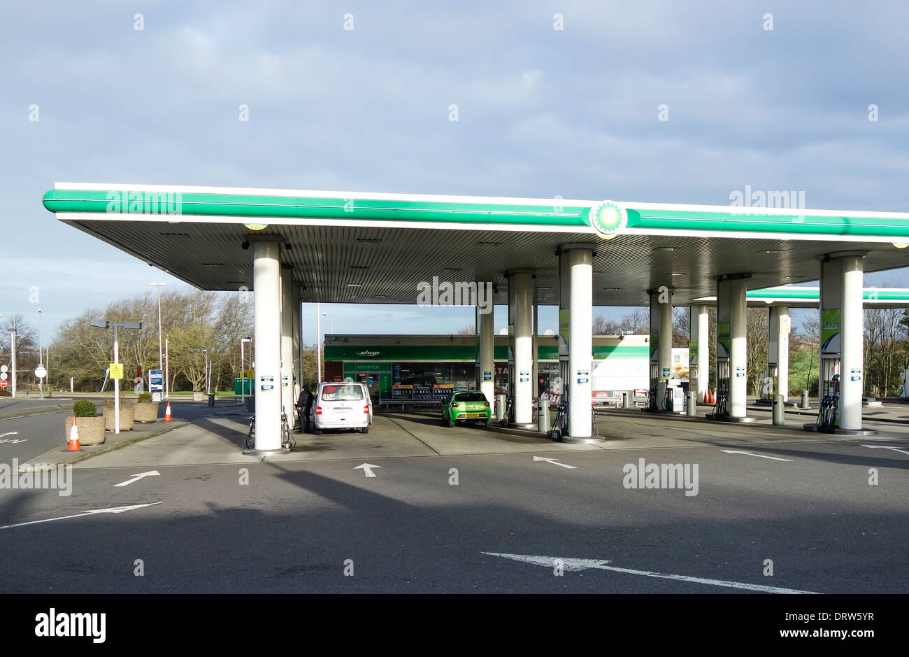 Toddington motorway service station hi-res stock photography and images ...