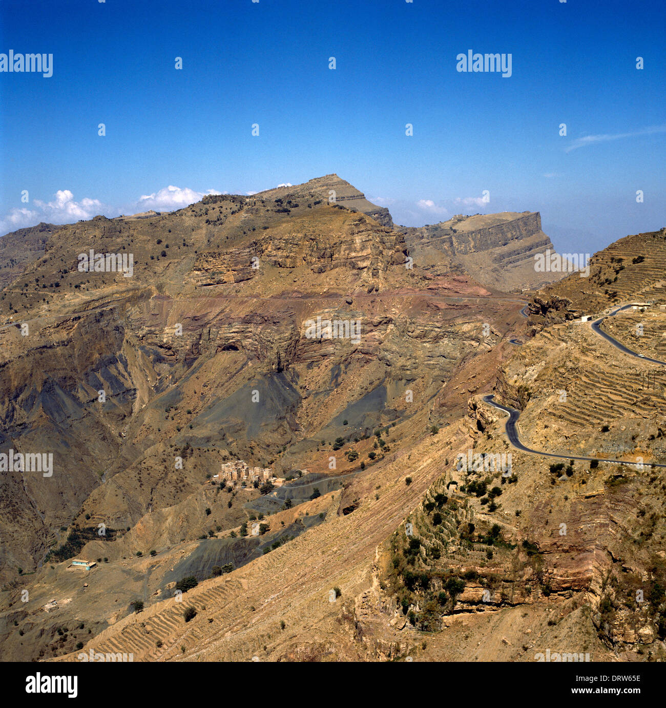 Yemen road mountains hi-res stock photography and images - Alamy