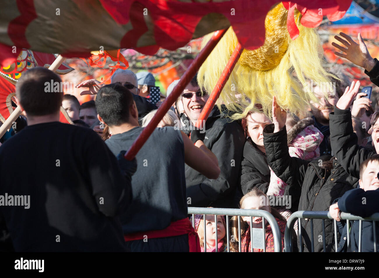 Laughing crowd hi-res stock photography and images - Alamy