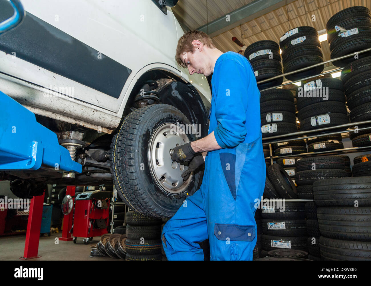 Mechanic wheels hi-res stock photography and images - Alamy