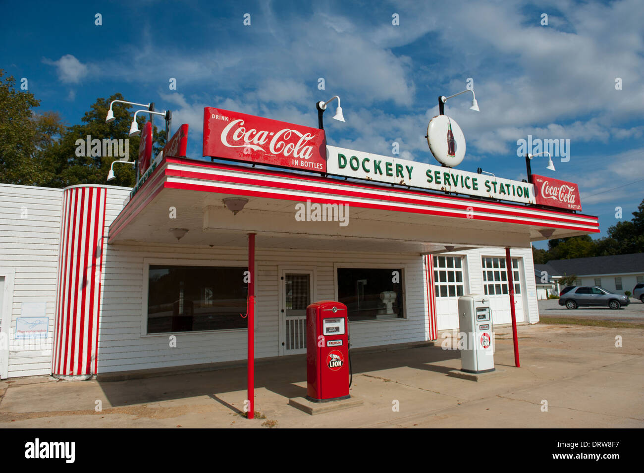 Vintage filling station sign hi-res stock photography and images - Alamy
