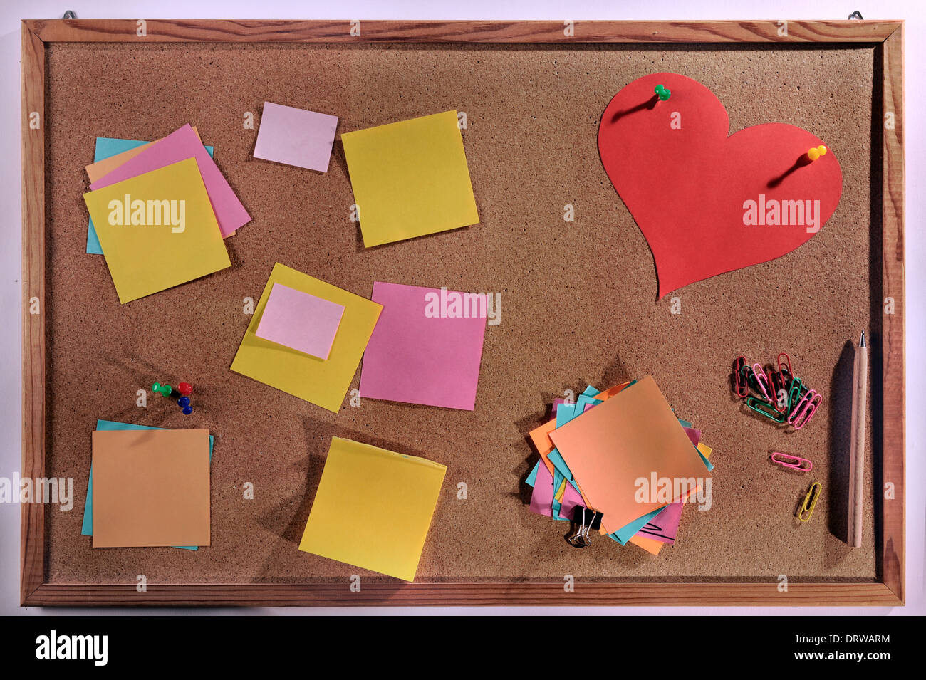 Bulletin board blank post it notes hi-res stock photography and images ...