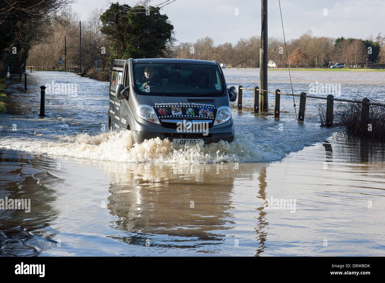 Van driving through flood water hi-res stock photography and images - Alamy