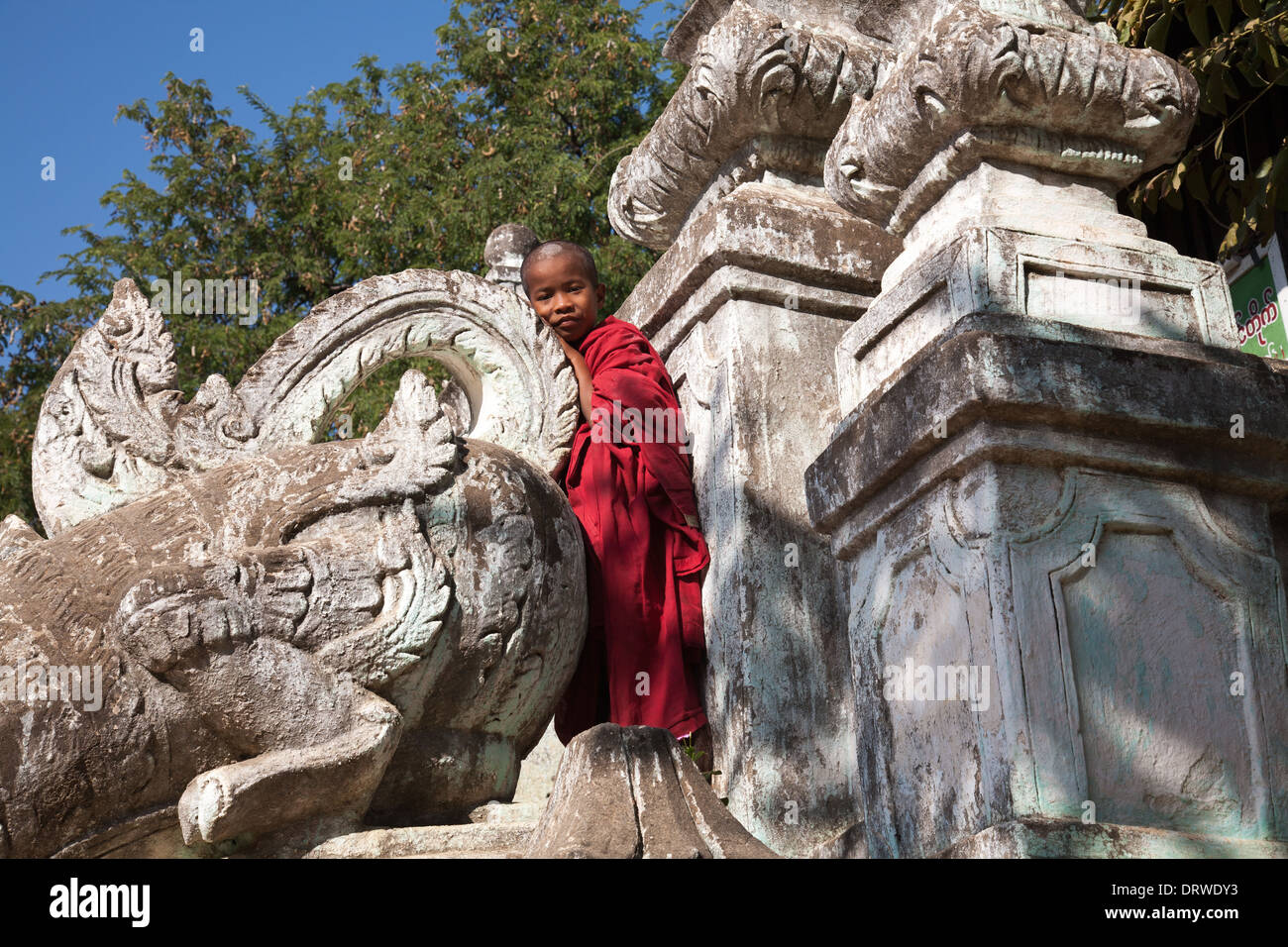 Novice Buddhist Monks on the steps of their Monastery Stock Photo - Alamy