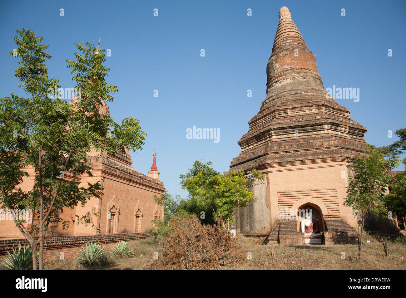 Gold temples hi-res stock photography and images - Alamy