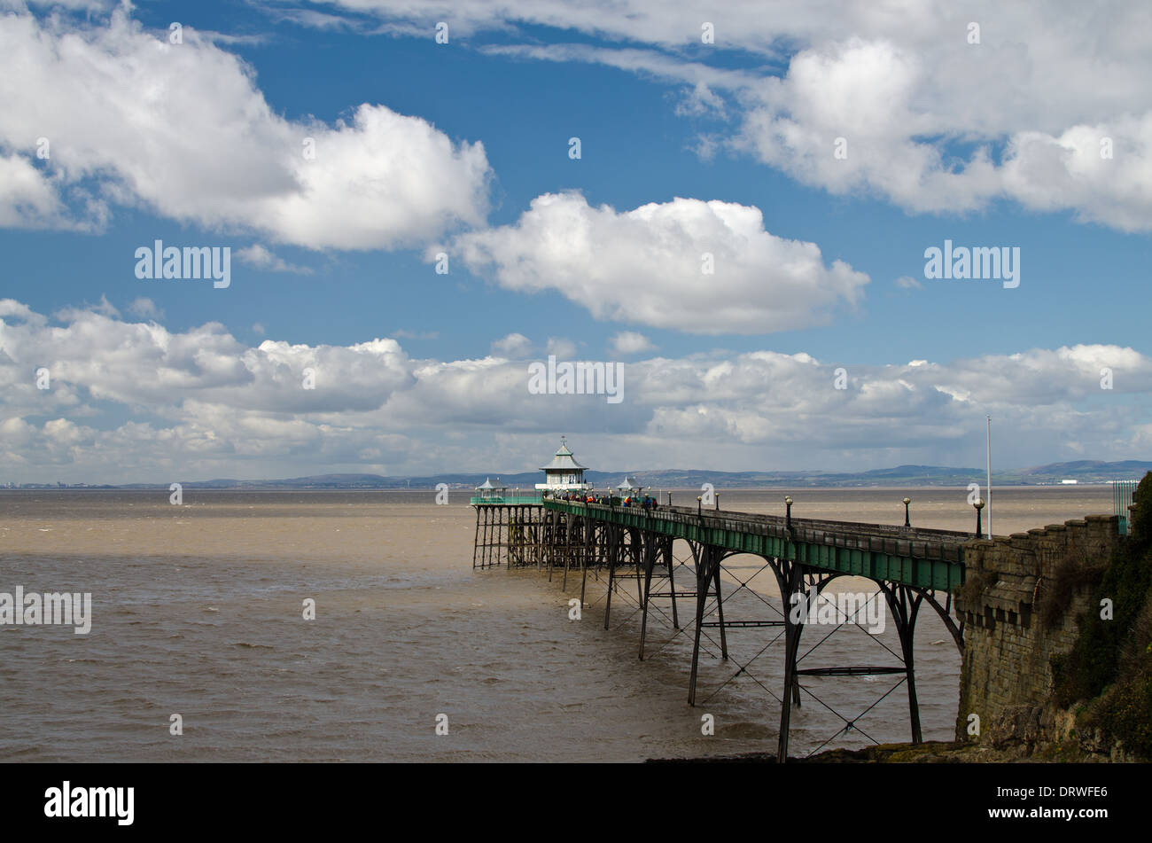 Clevedon pier estuary hi-res stock photography and images - Alamy