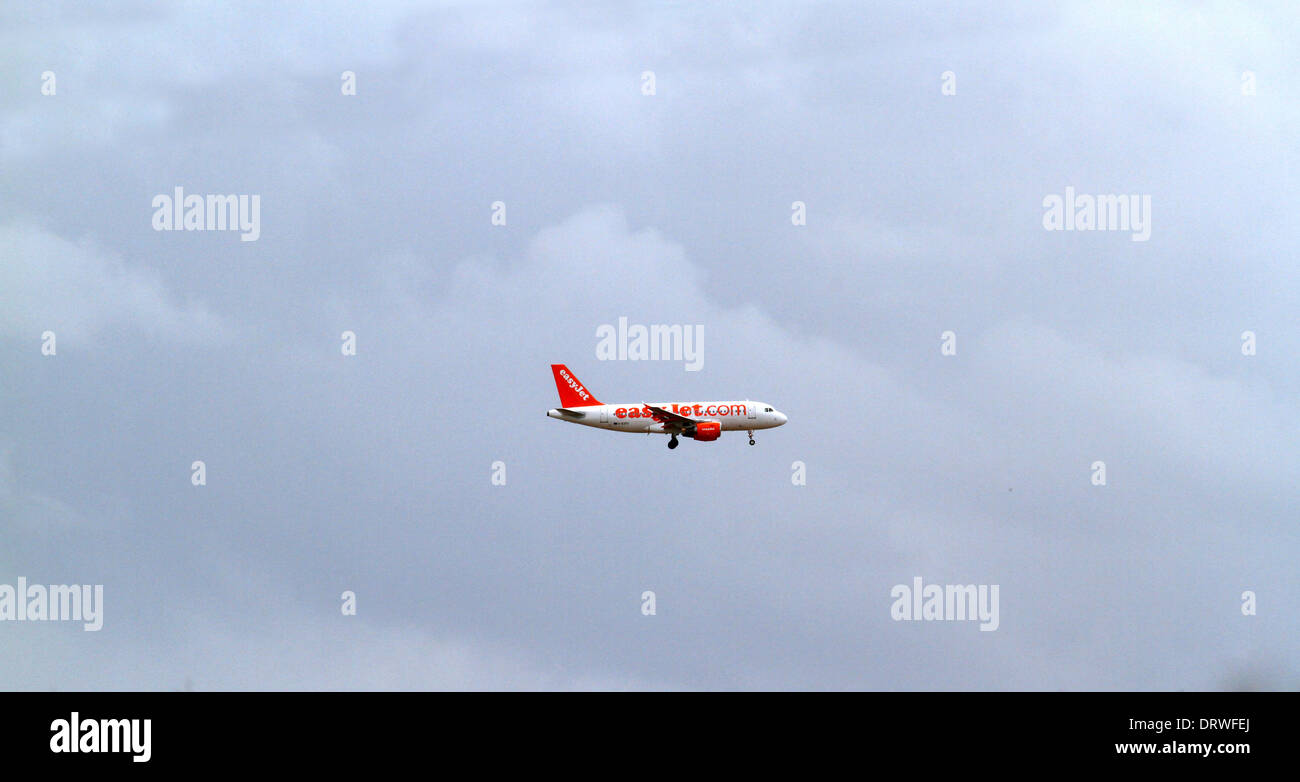 Easyjet aircraft hi-res stock photography and images - Alamy