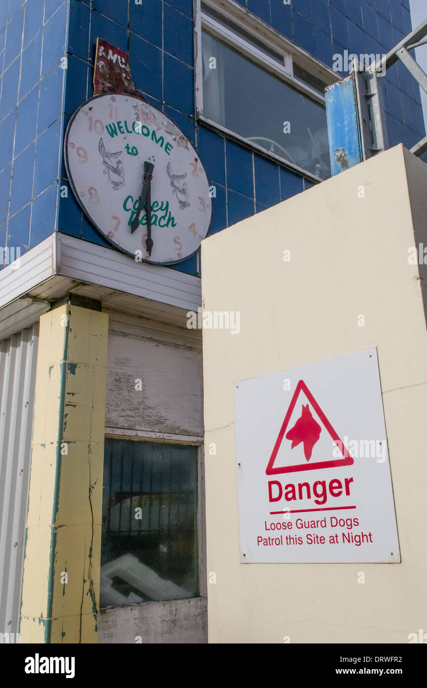 Welcome sign next to Danger sign Stock Photo - Alamy