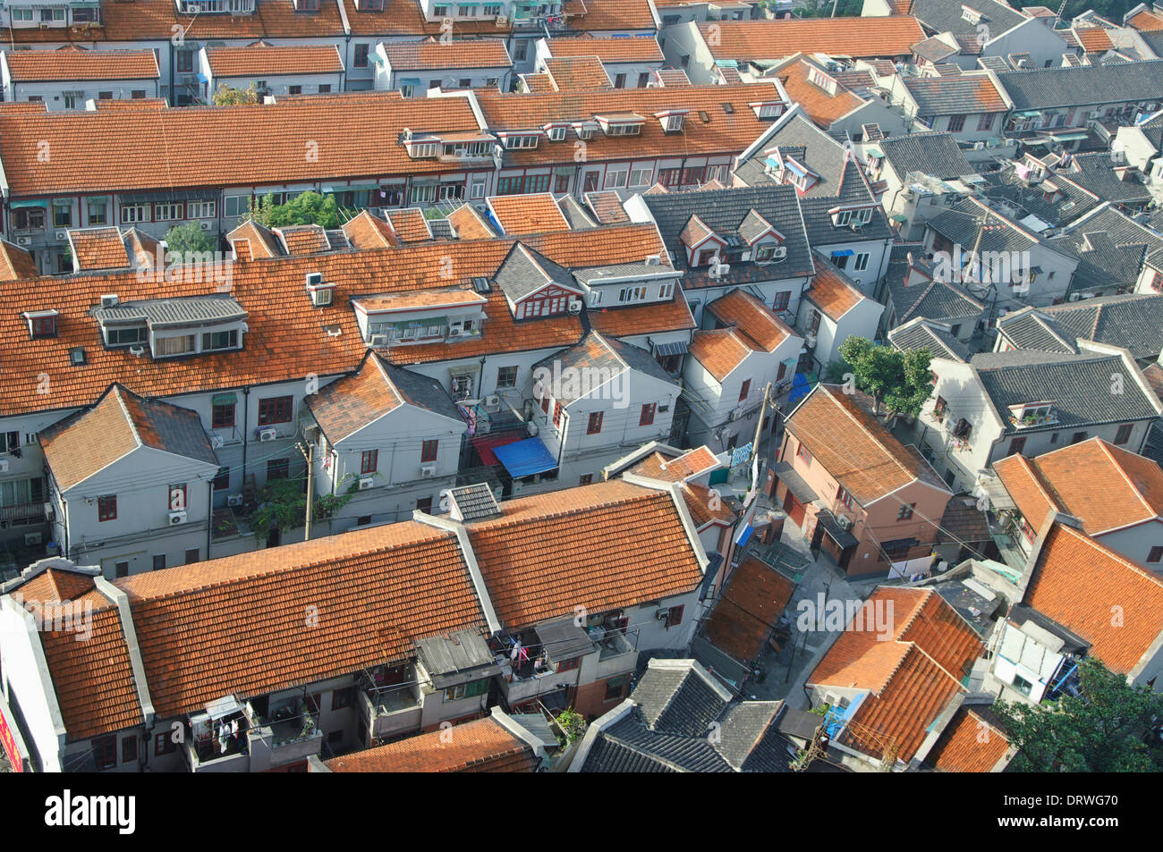 Traditional chinese wooden house hi-res stock photography and images ...