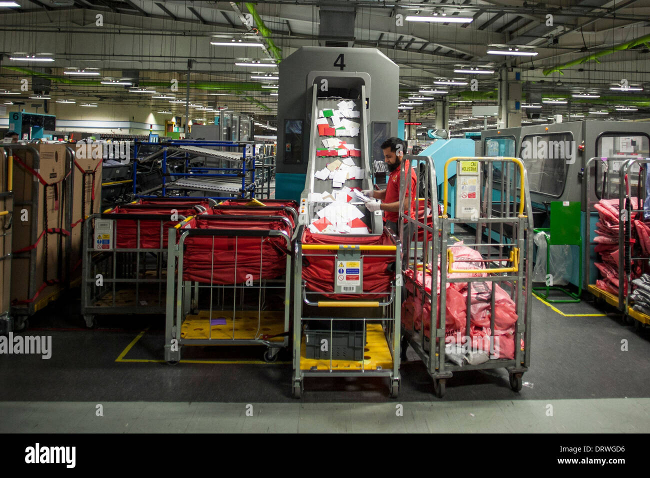 Royal Mail postal workers at Preston Mail Centre Stock Photo - Alamy