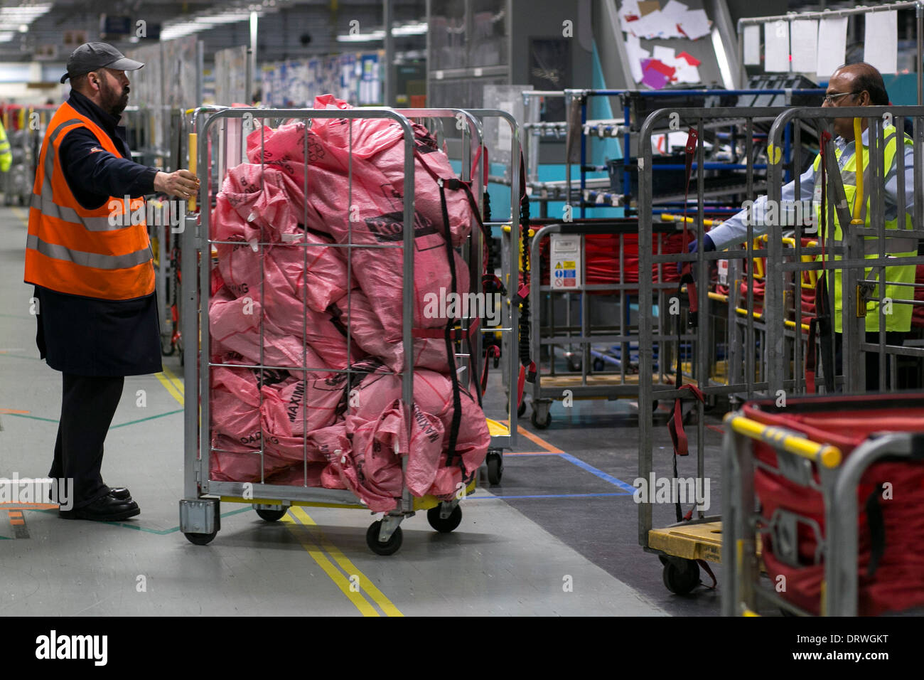 Mail centre hi-res stock photography and images - Alamy