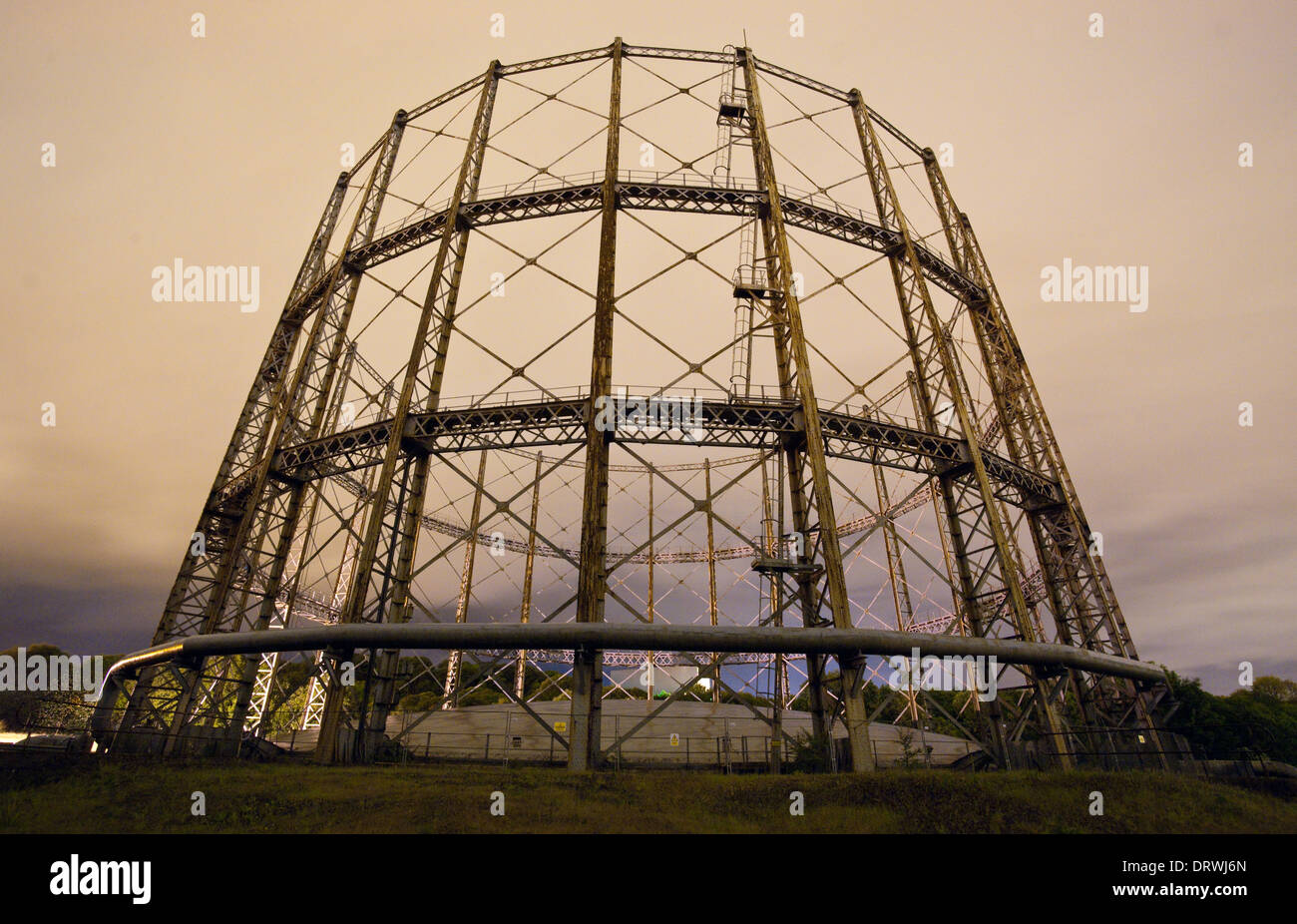 Gasometer hi-res stock photography and images - Alamy