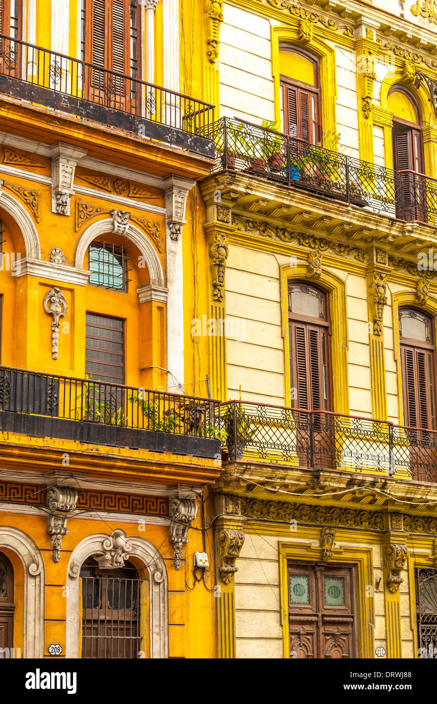 Havana buildings hi-res stock photography and images - Alamy