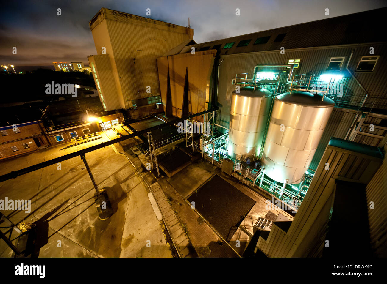 Industrial building night hi-res stock photography and images - Alamy