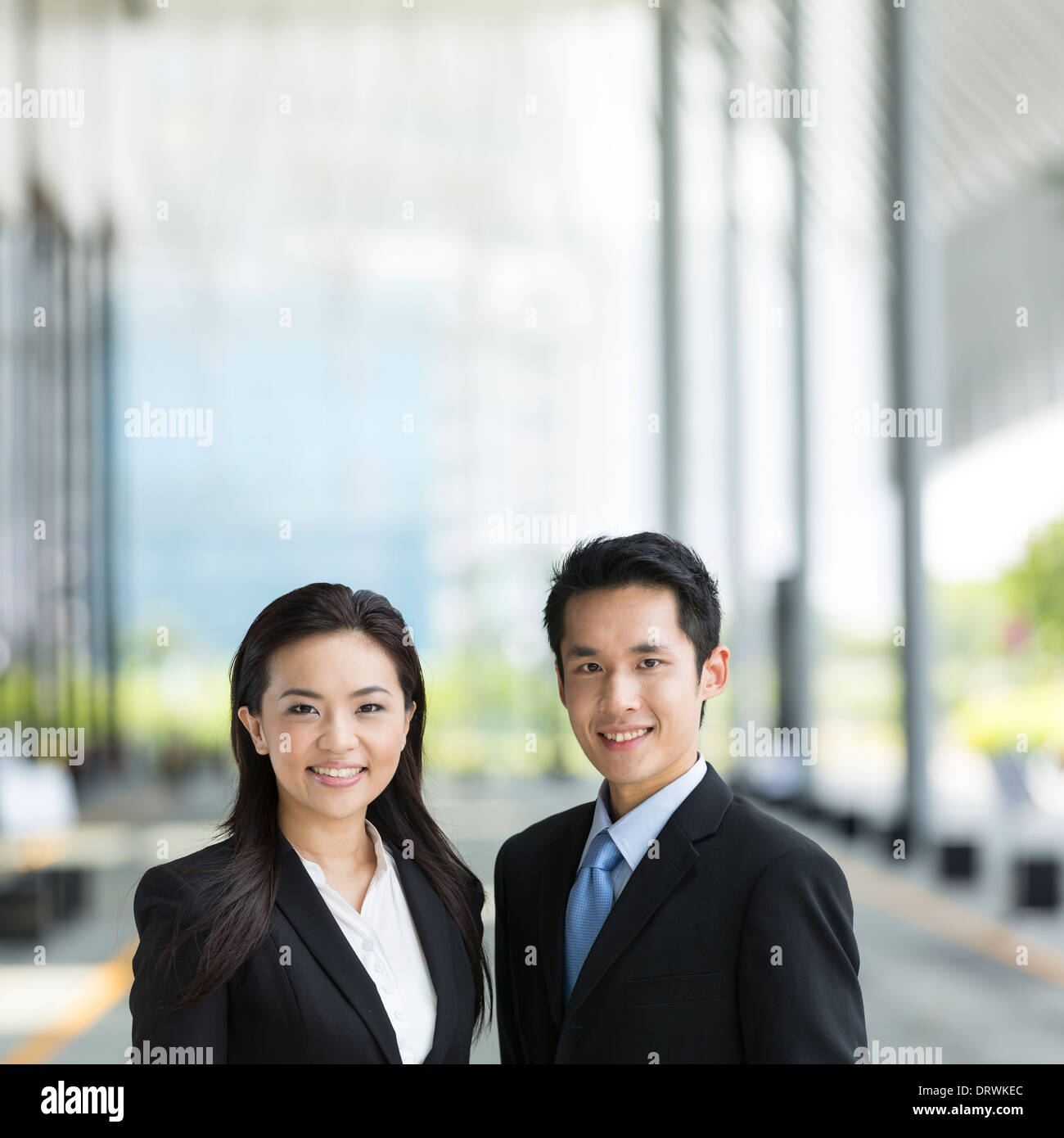 Portrait of Chinese business man and woman in a modern urban setting ...