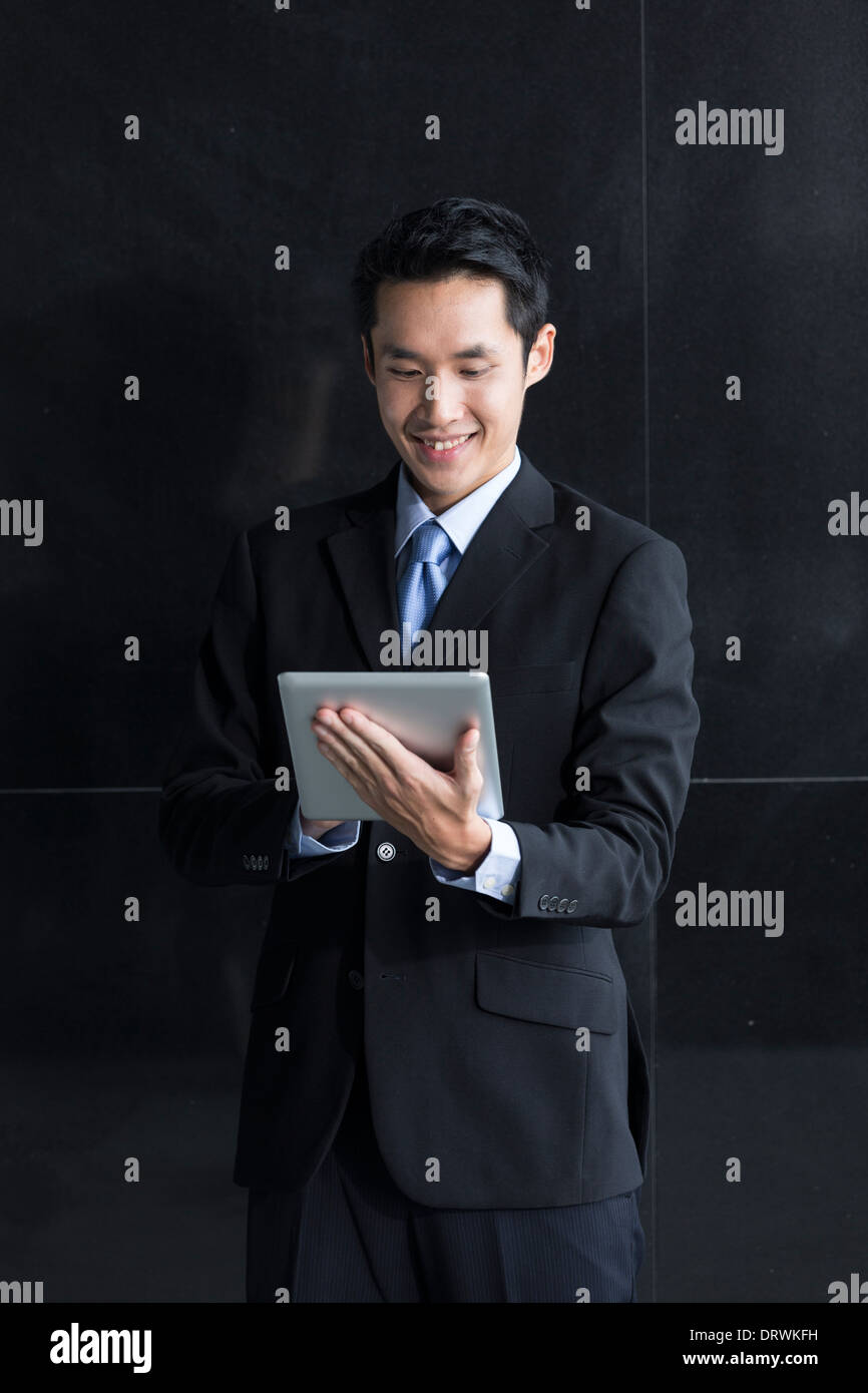 Man pc outside hi-res stock photography and images - Alamy