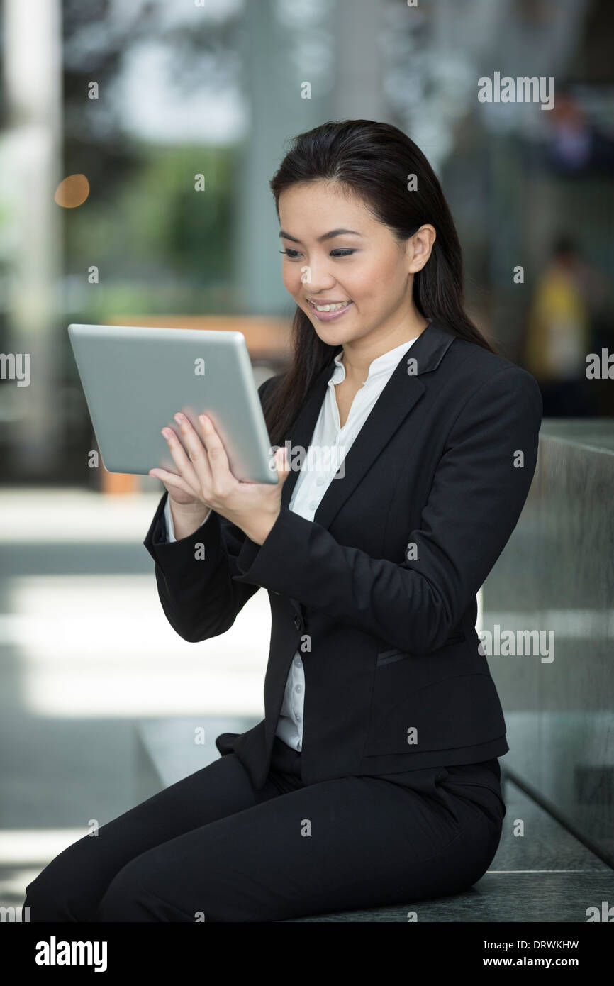 Woman using pc tablet hi-res stock photography and images - Alamy