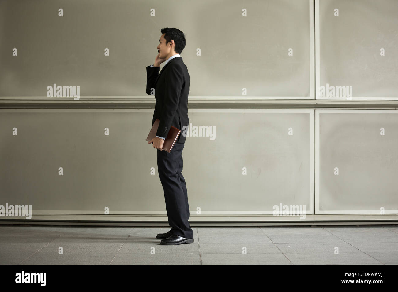 Texting chinese hi-res stock photography and images - Alamy