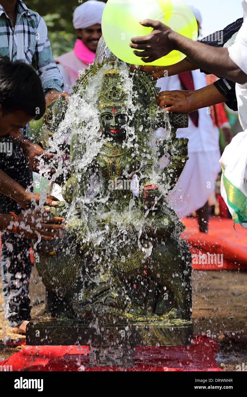 Indian ceremony dedicated to Devi - preparation of the statue of Devi ...