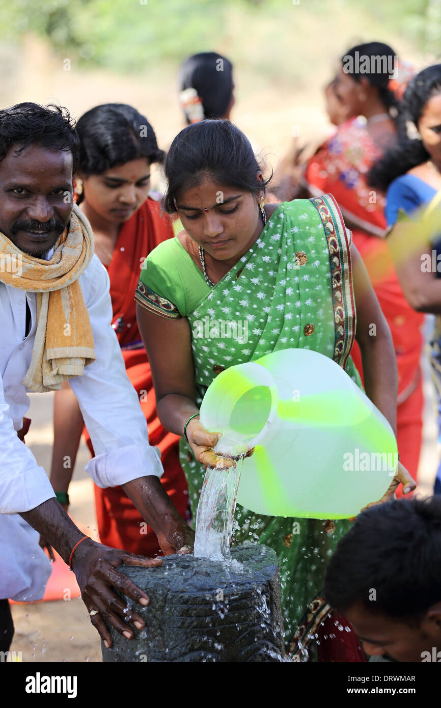 Indian ceremony dedicated to Devi - preparation of the statue of Devi ...