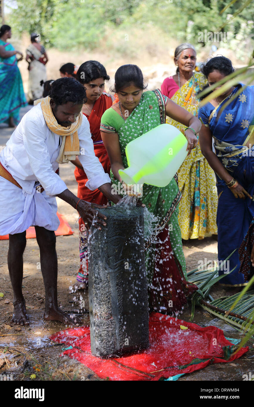 Indian ceremony dedicated to Devi - preparation of the statue of Devi ...