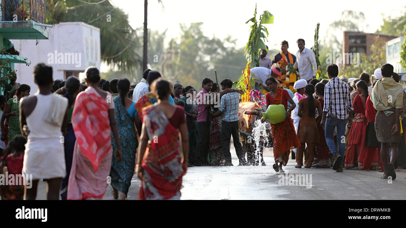 Indian ceremony dedicated to Devi - transport of the statue of Devi ...