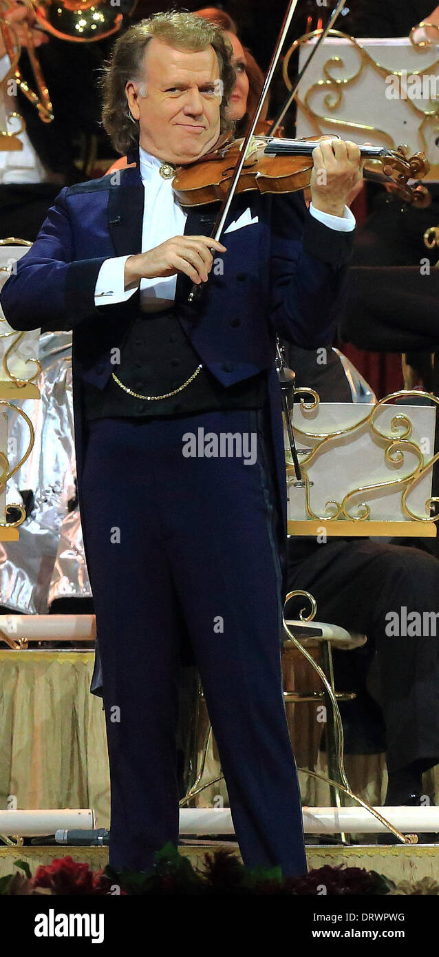 Johann strauss andre rieu orchestra hi-res stock photography and images ...