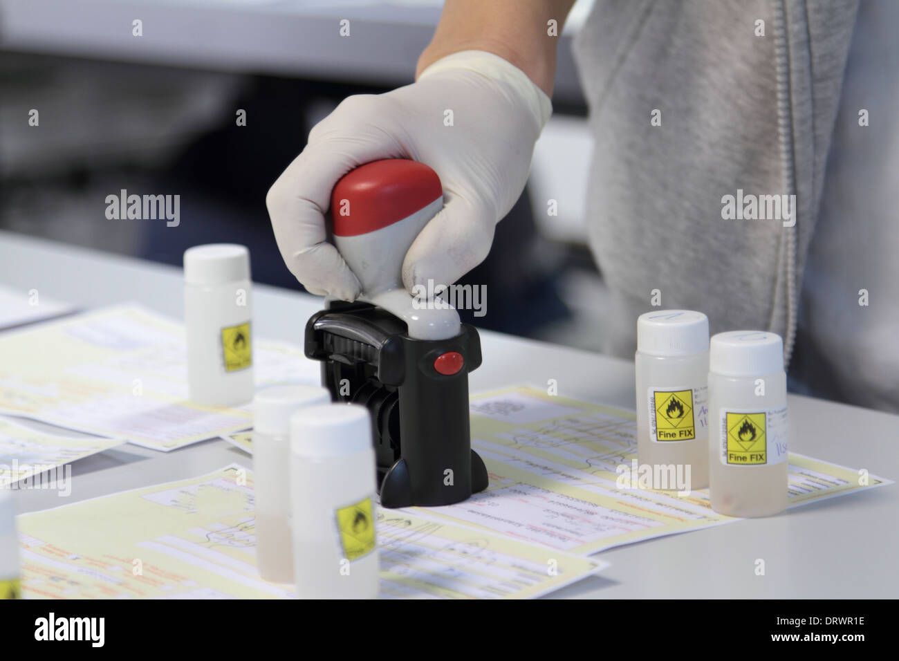 controlling the samples in a histology or pathology labor Stock Photo ...