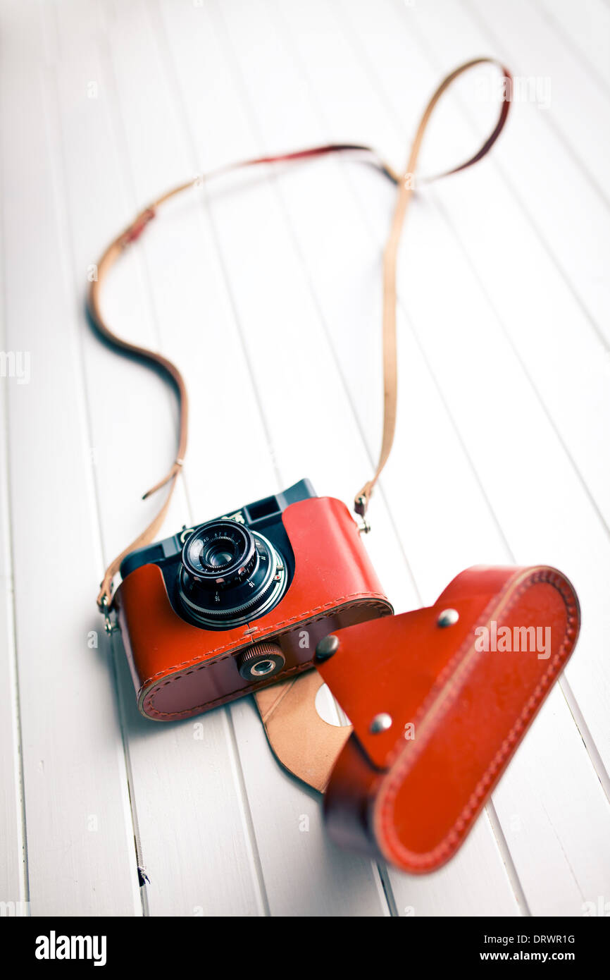 Vintage leather camera case hi-res stock photography and images - Alamy