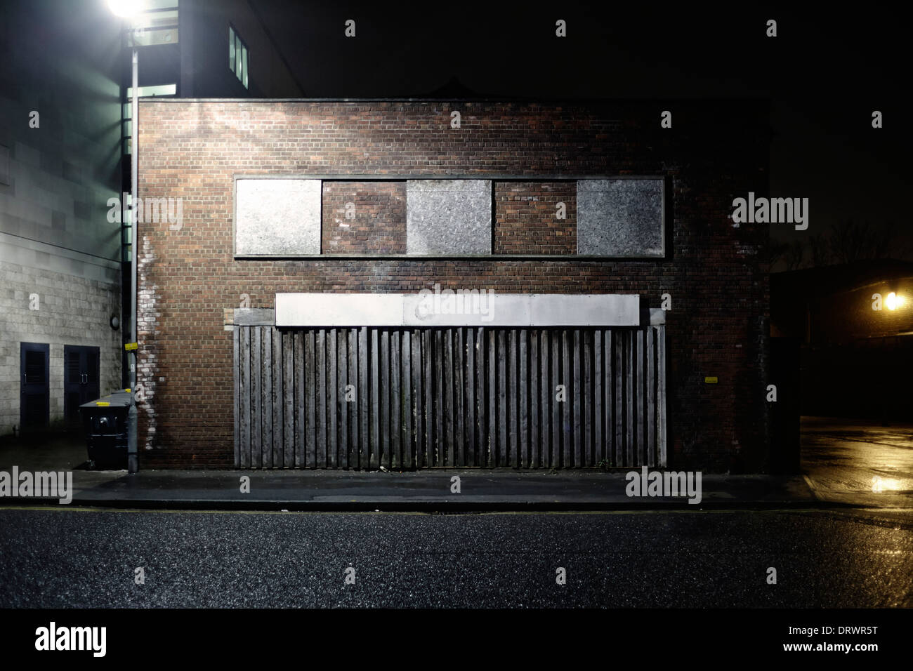 Lit building hi-res stock photography and images - Alamy