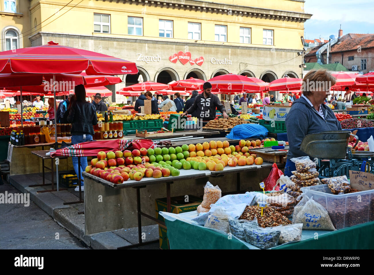 Old town fruit market hi-res stock photography and images - Alamy