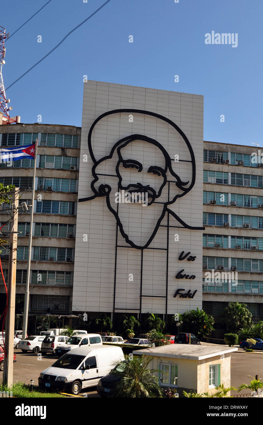 Havana, Cuba: image of Fidel Castro on a building in Revolution Square ...