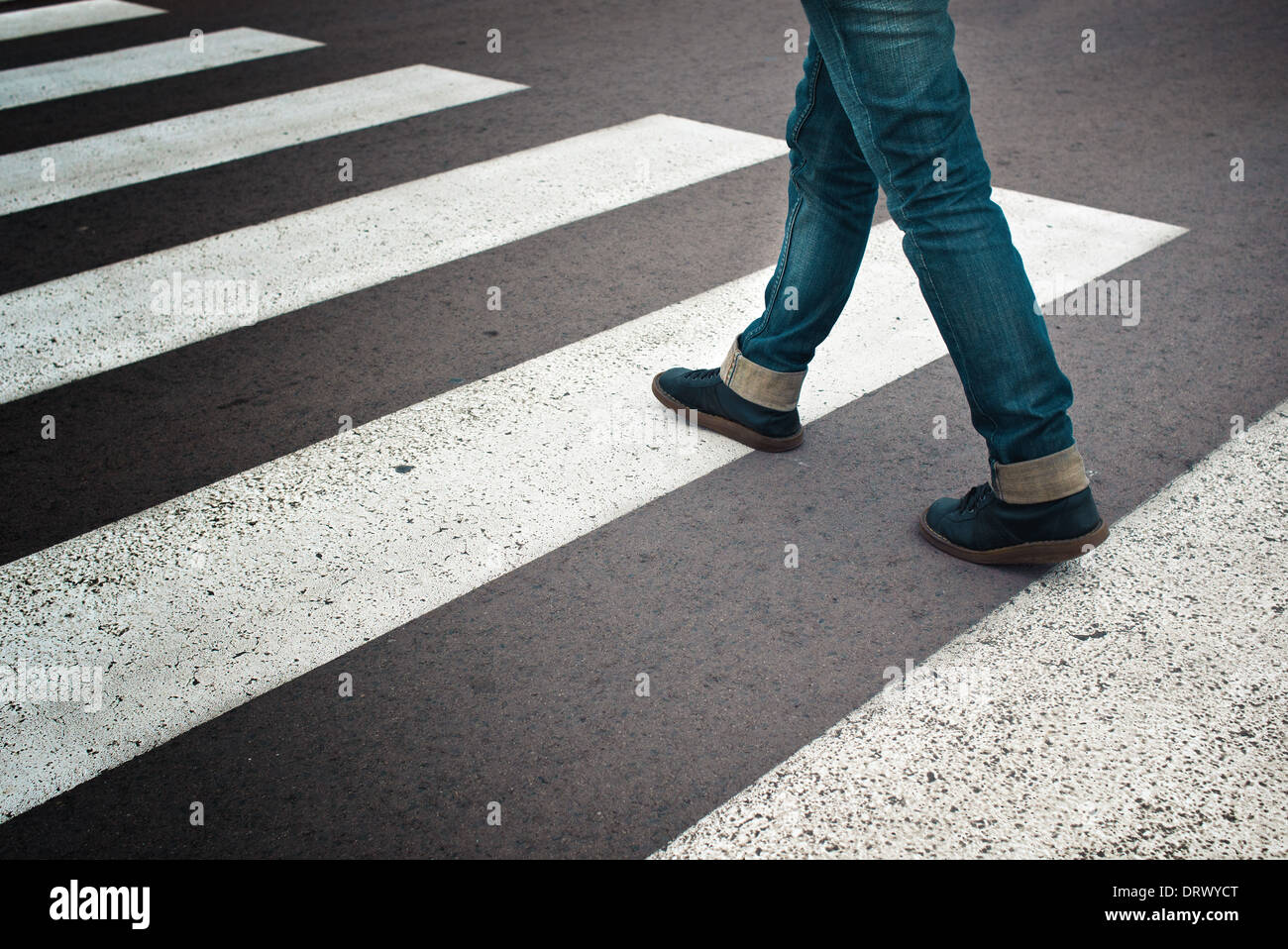 Woman crossing legs hi-res stock photography and images - Alamy