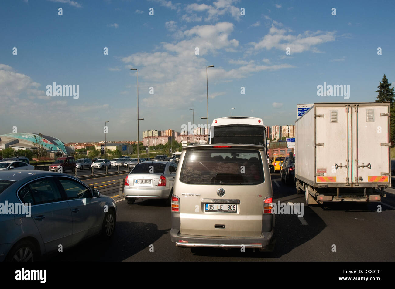 EUROPE/ASIA, Turkey, Istanbul, busy road traffic on the E80 motorway ...
