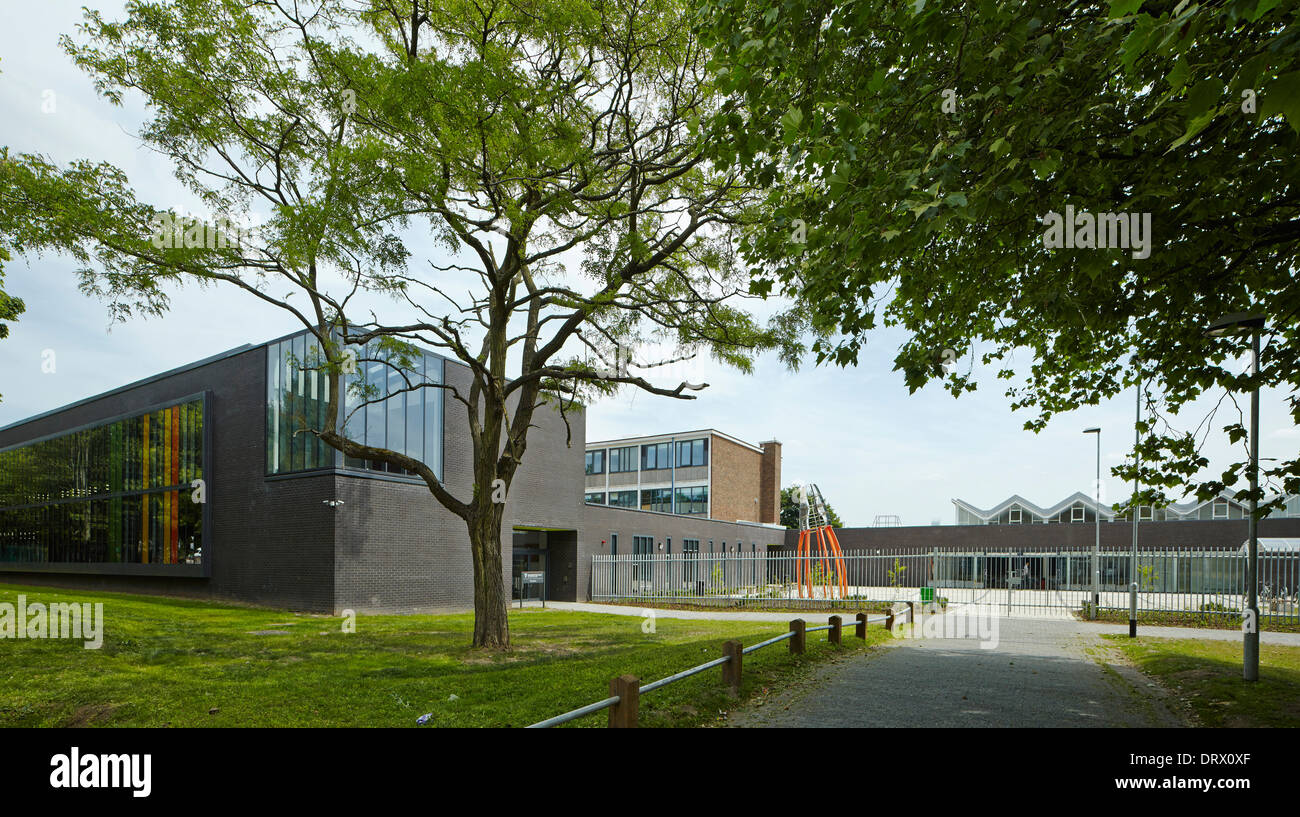 Wednesfield School, Wolverhampton, United Kingdom. Architect: Capita ...