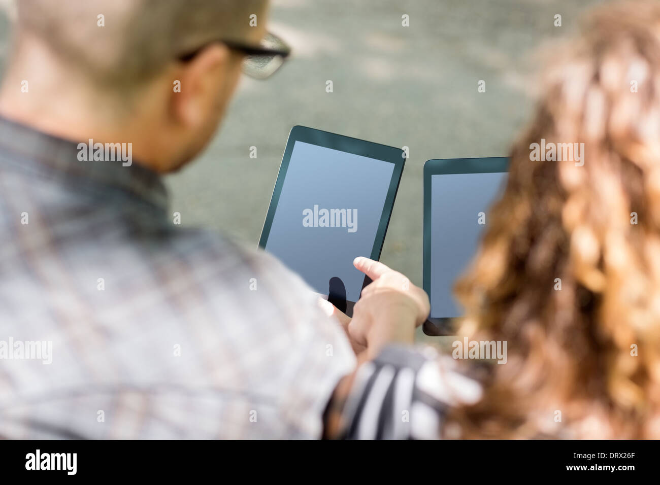 College students using tablet campus hi-res stock photography and ...