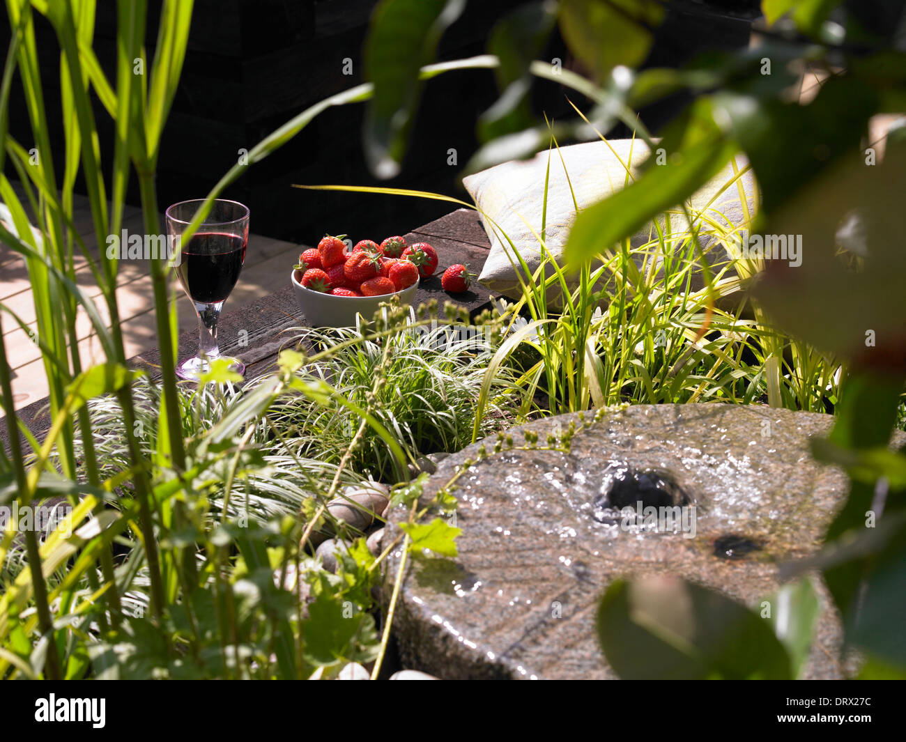 Garden water feature hi-res stock photography and images - Alamy
