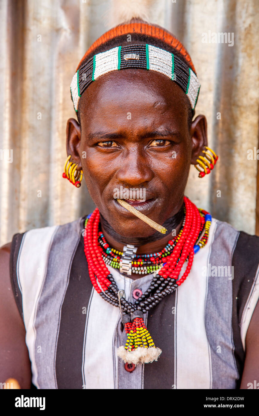 Tribu omo hi-res stock photography and images - Alamy