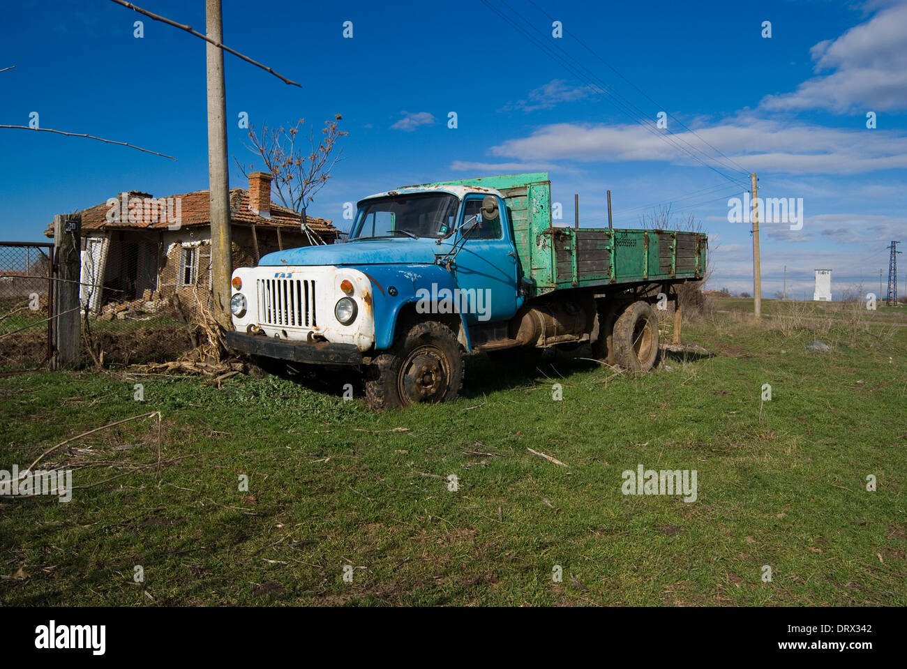 Rusty old lorry parked Stock Photo - Alamy