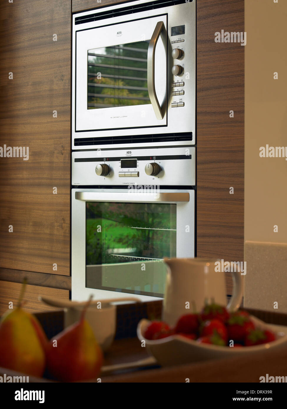 Oven ovens hi-res stock photography and images - Alamy