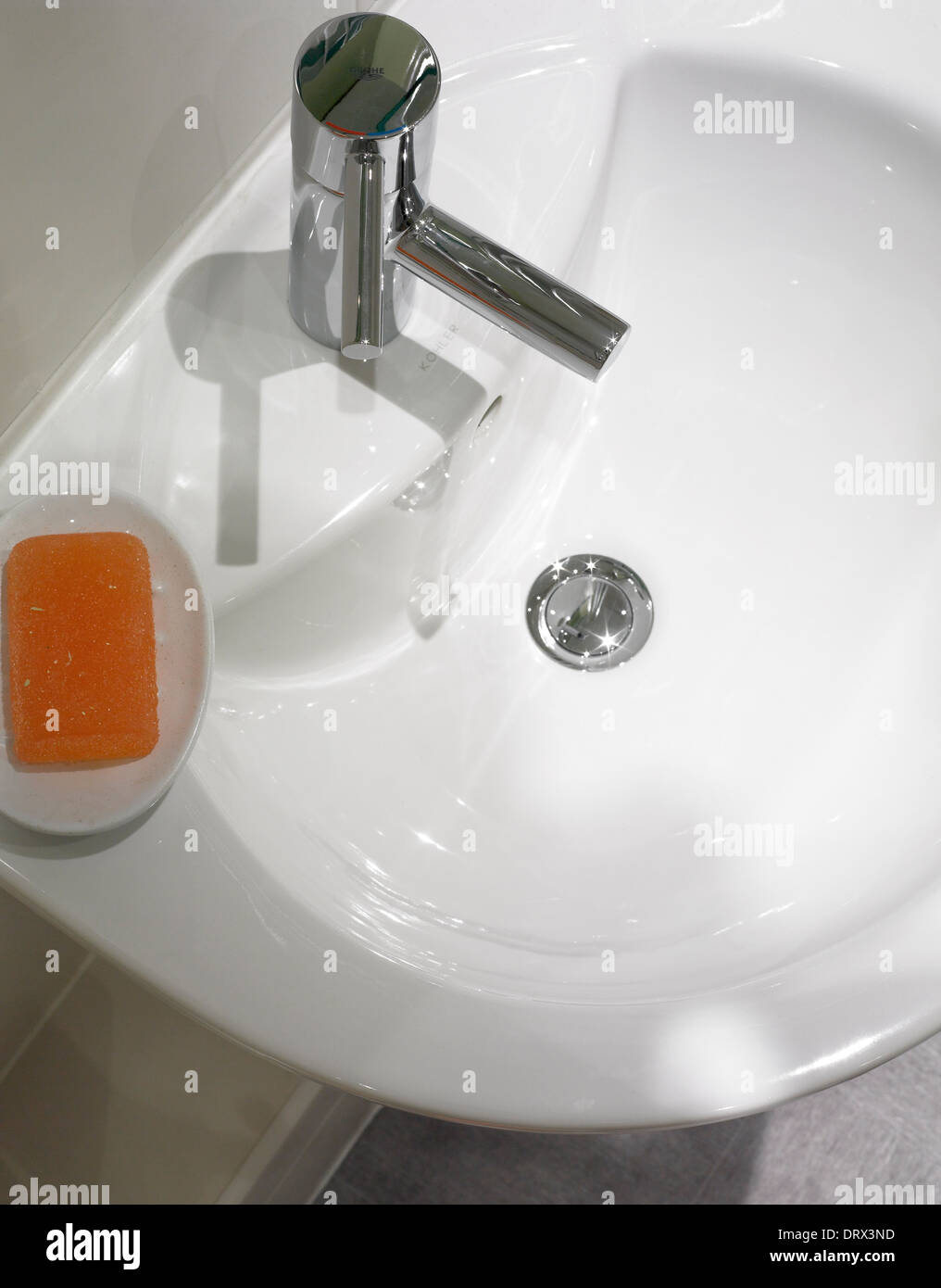 Stylish bathrooms hi-res stock photography and images - Alamy