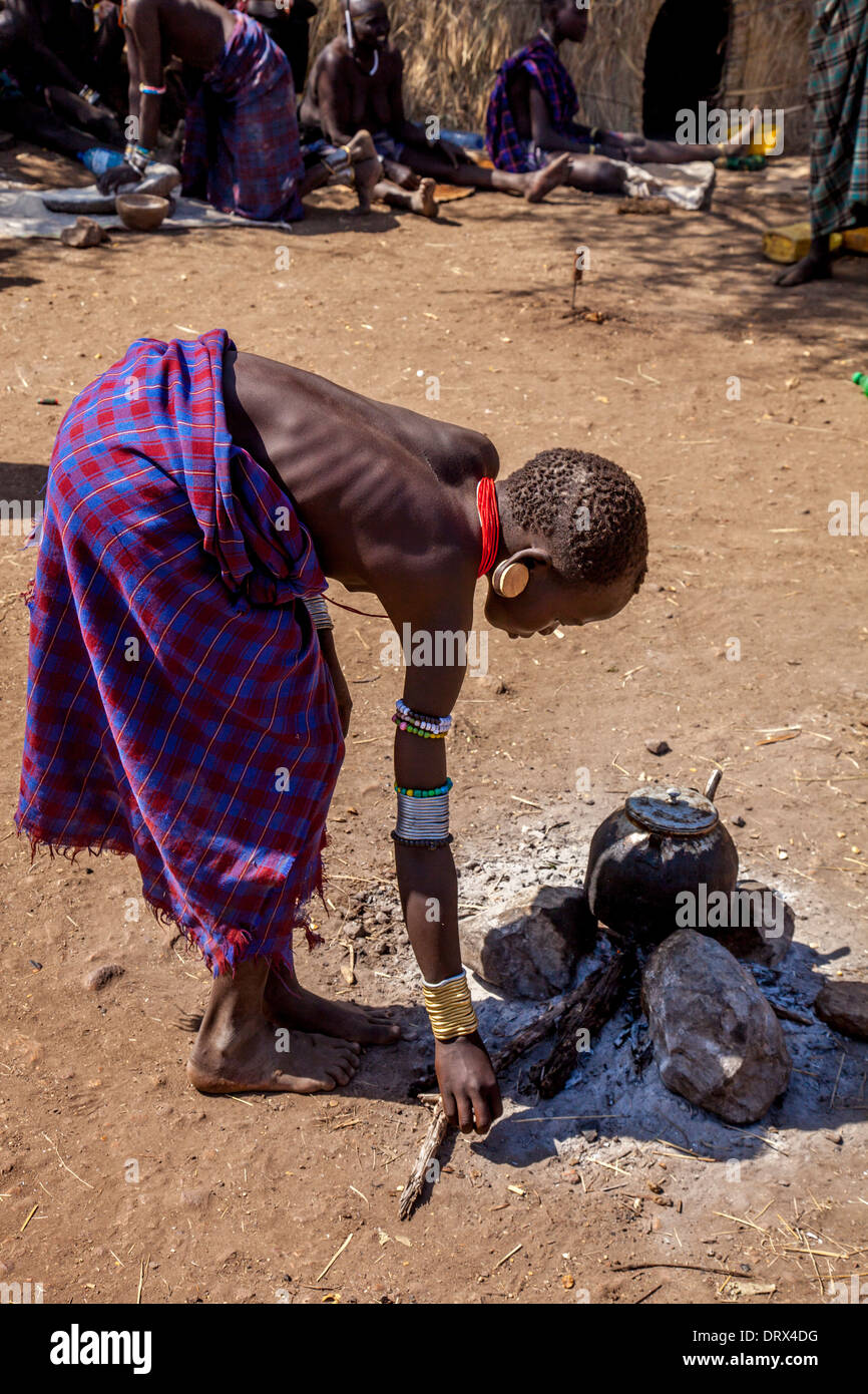 African tribes making fire hi-res stock photography and images - Alamy