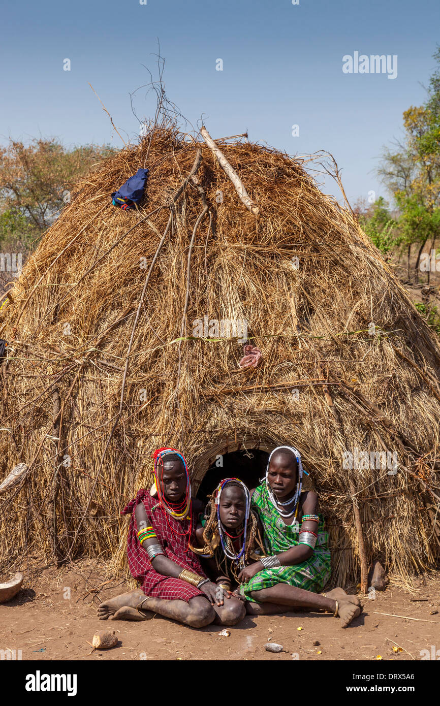 Mursi boys hi-res stock photography and images - Alamy